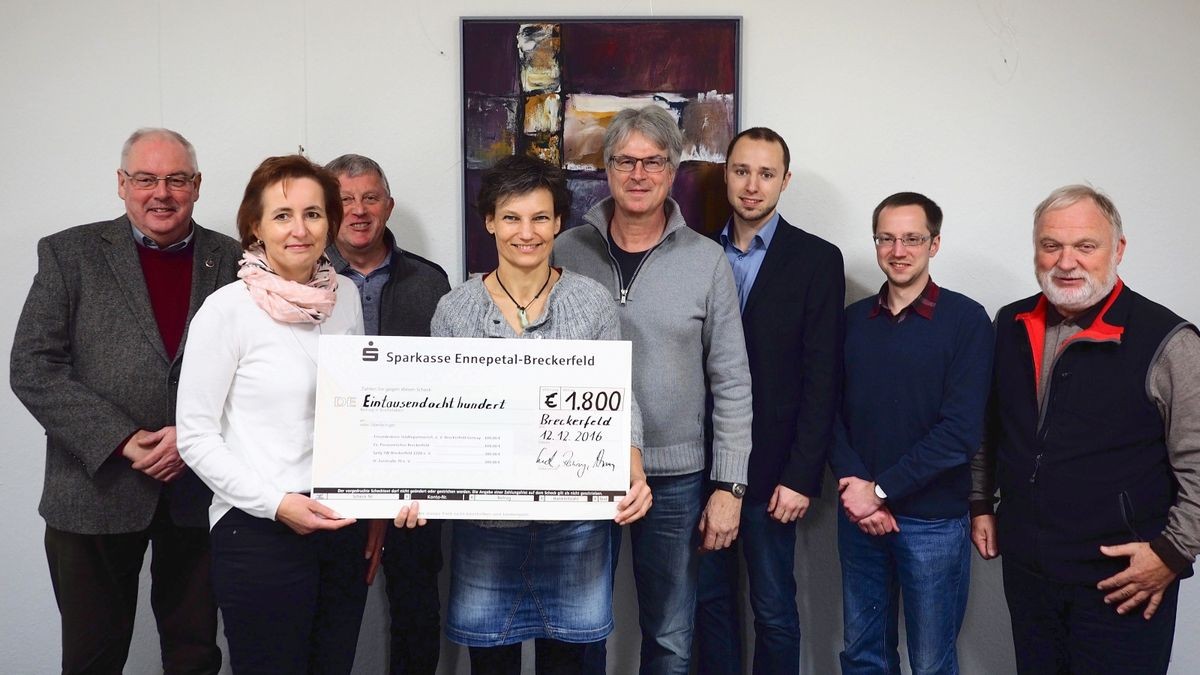 Grünen-Politiker unterstützen vier Vereine in Breckerfeld