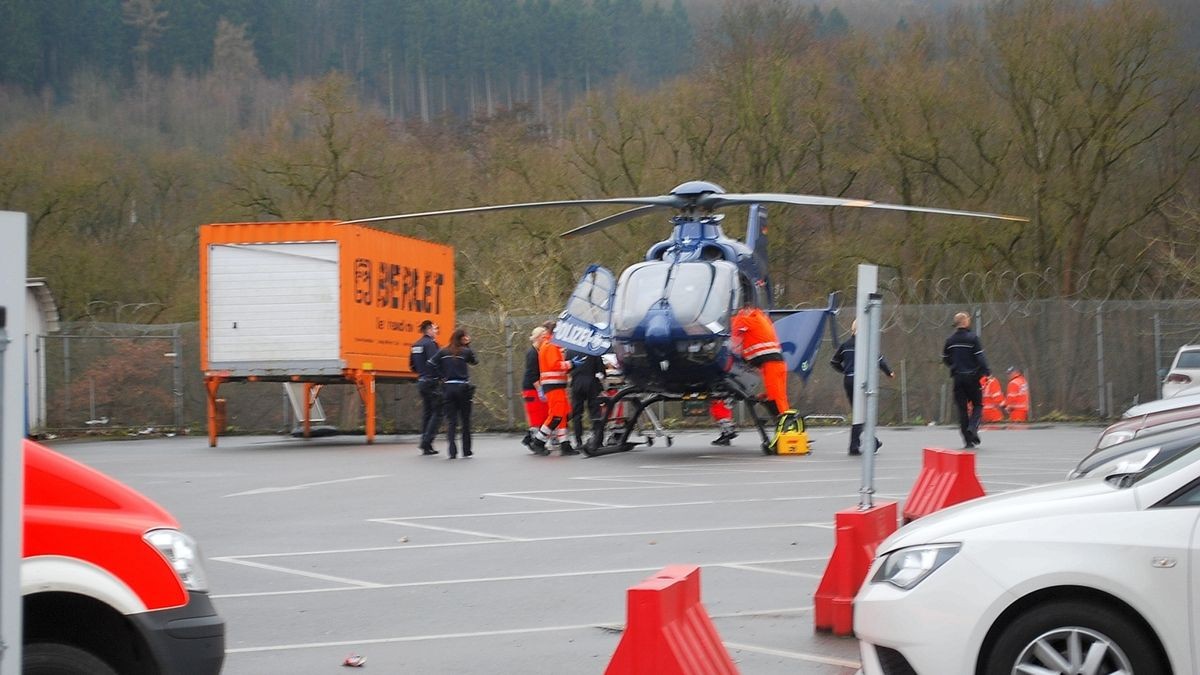 Mit Kopf und Arm in Produktionsanlage geraten