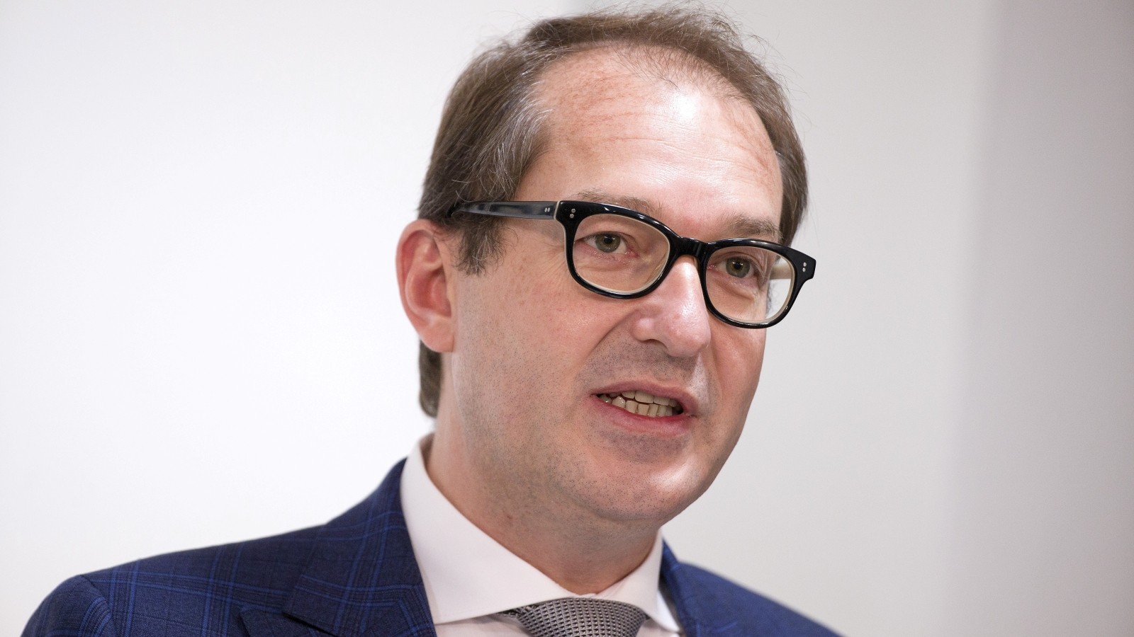 Linke nennt Alexander Dobrindt einen „rassistischen Hetzer“