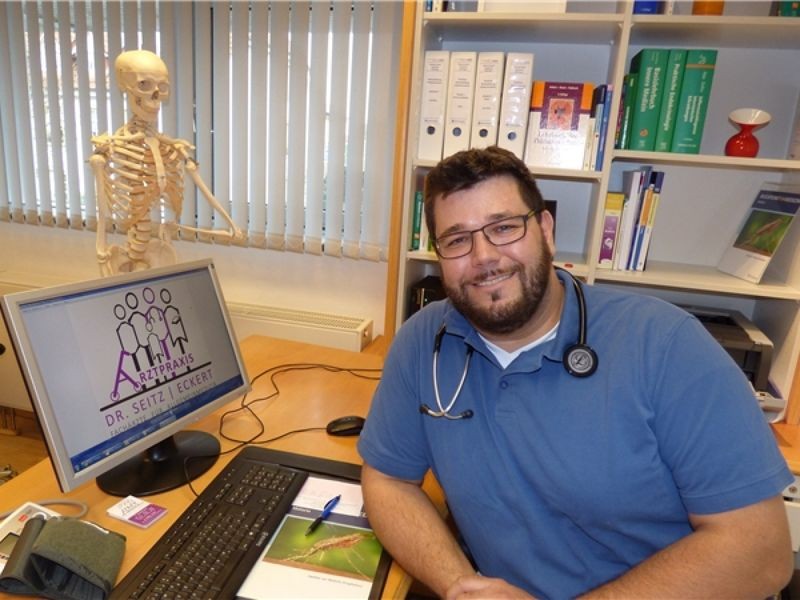 Moritz Eckert steigt als Nachfolger von Dr. Früh in Praxis ein