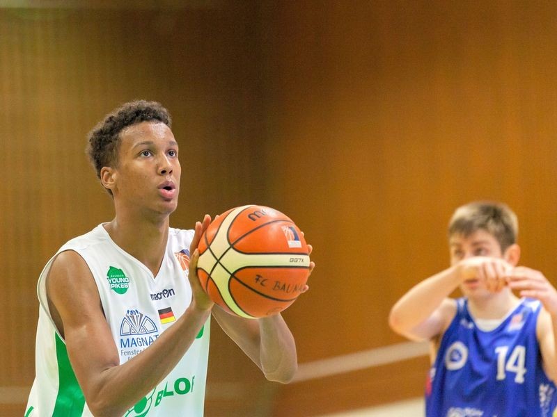 Louis Olinde als Auswärtsspieler in der eigenen Halle