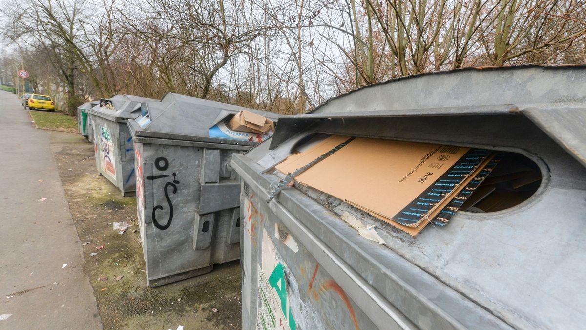 Übervolle Papiercontainer sorgen für Unmut