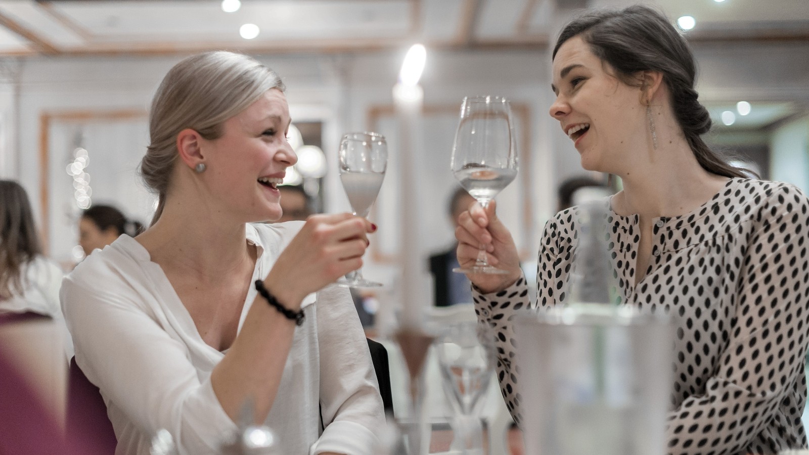 Richtiges Benehmen in der Volkshochschule lernen