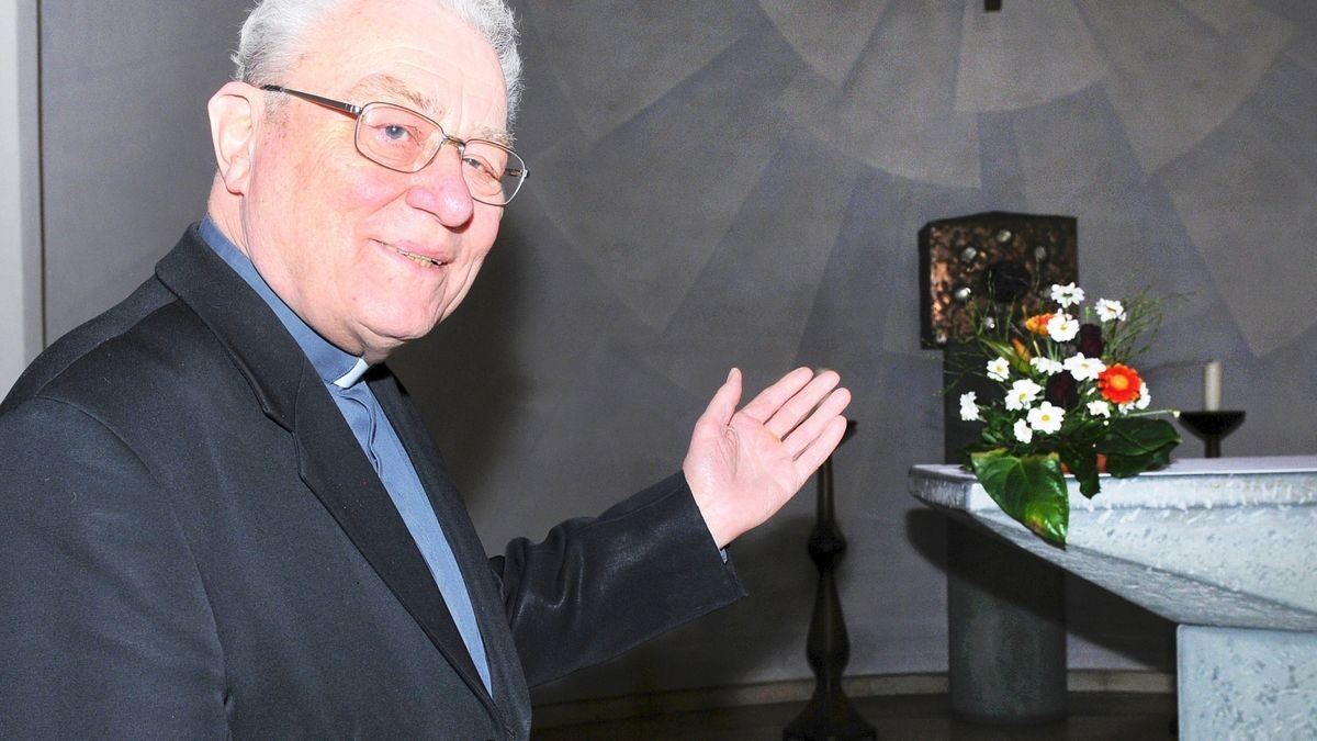 Pastor Schroers feiert in Wengern 50-jährige Priesterweihe