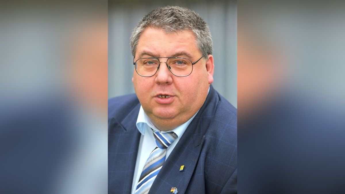 Wasser tritt aus Hang: Defekte Drainage stoppt Baustelle