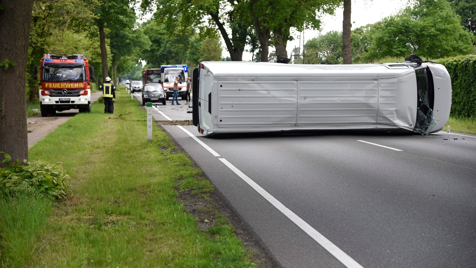 Schwerer Unfall in Wesel: Kollision mit Kleintransporter