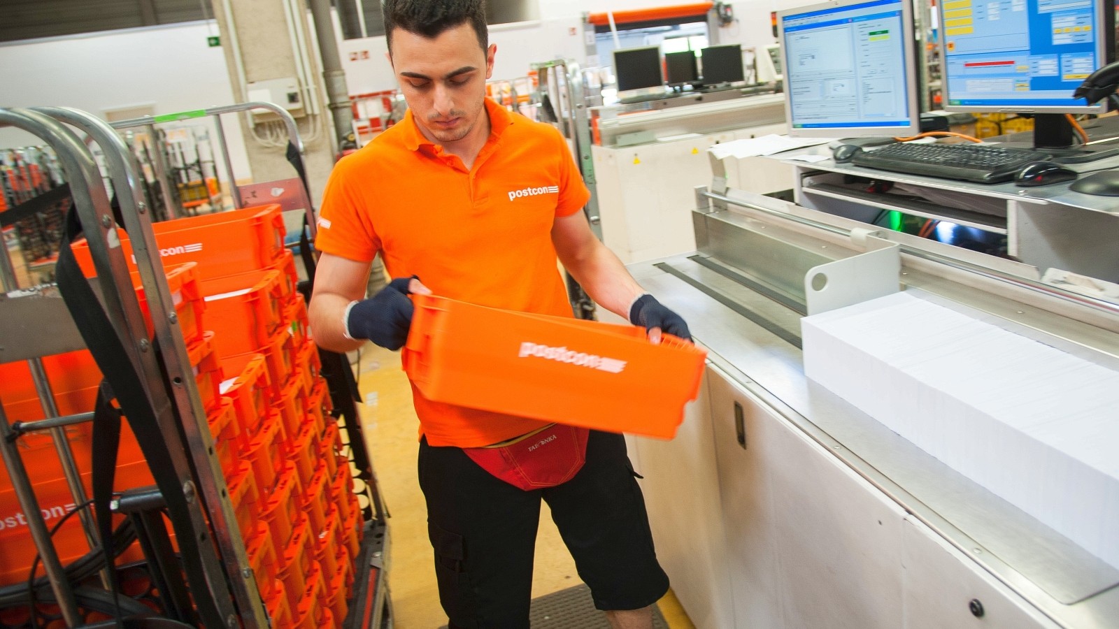 Postcon eröffnet neues Briefsortierzentrum in Essen