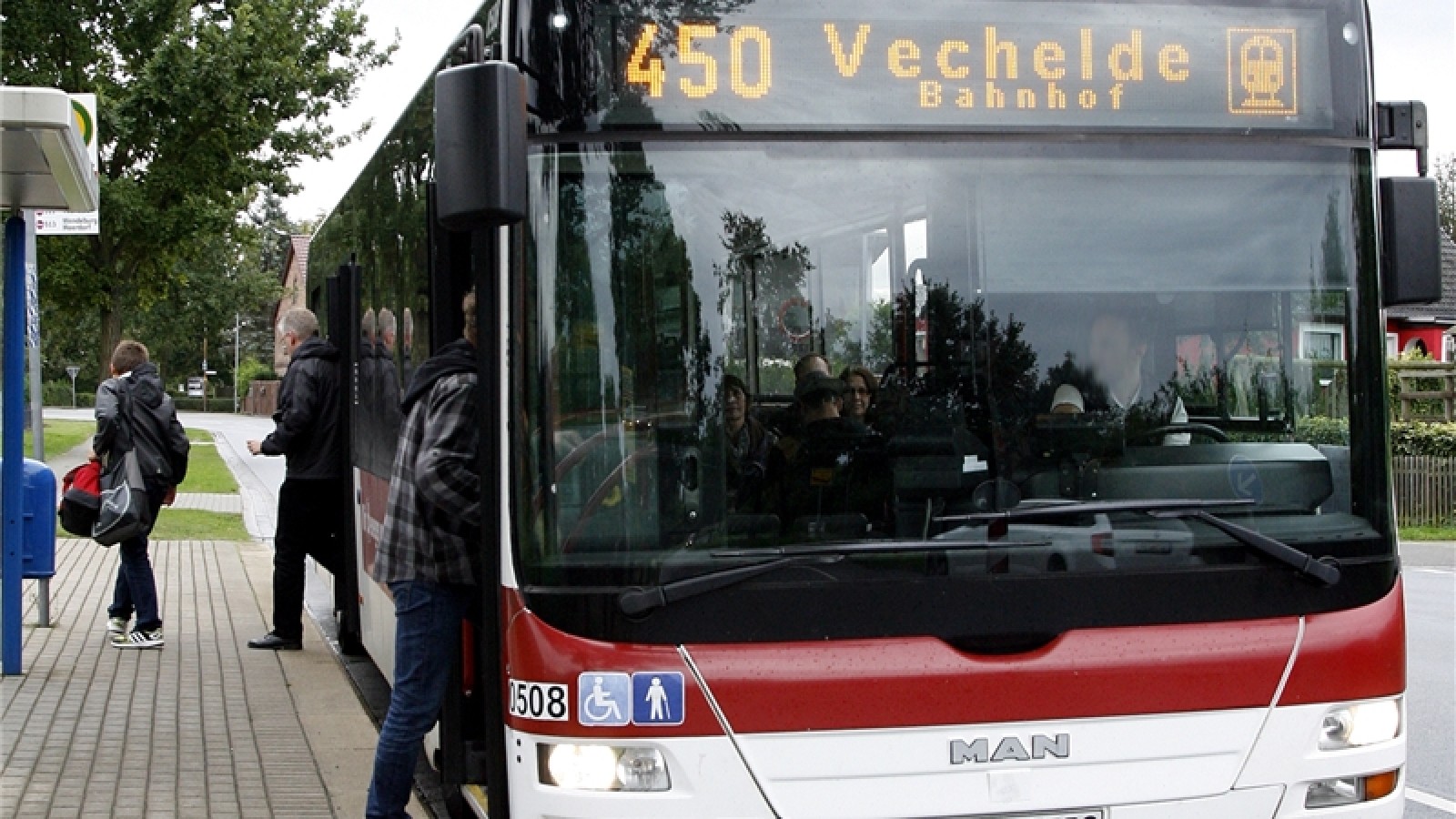 Linie 450 fährt nun früher ab