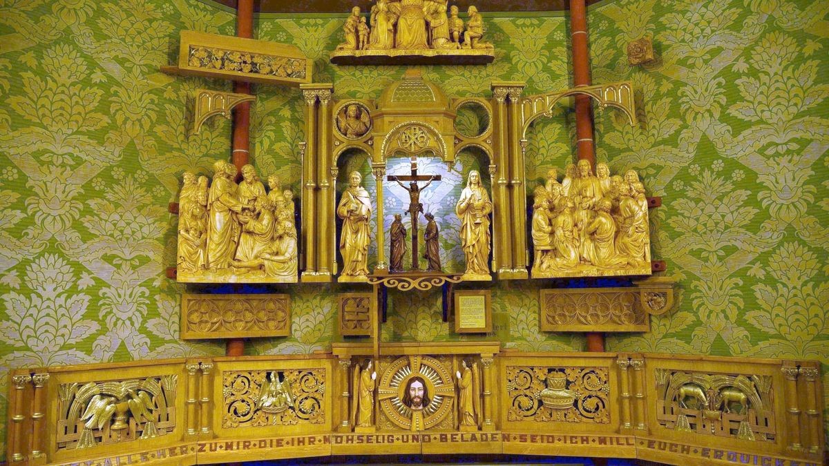 Alte Kommunionbank strahlt in neuem Glanz