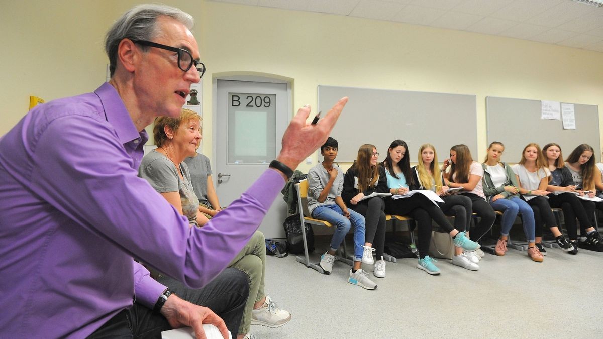 Zeitzeugen berichten Luisenschülern vom Leben in der DDR