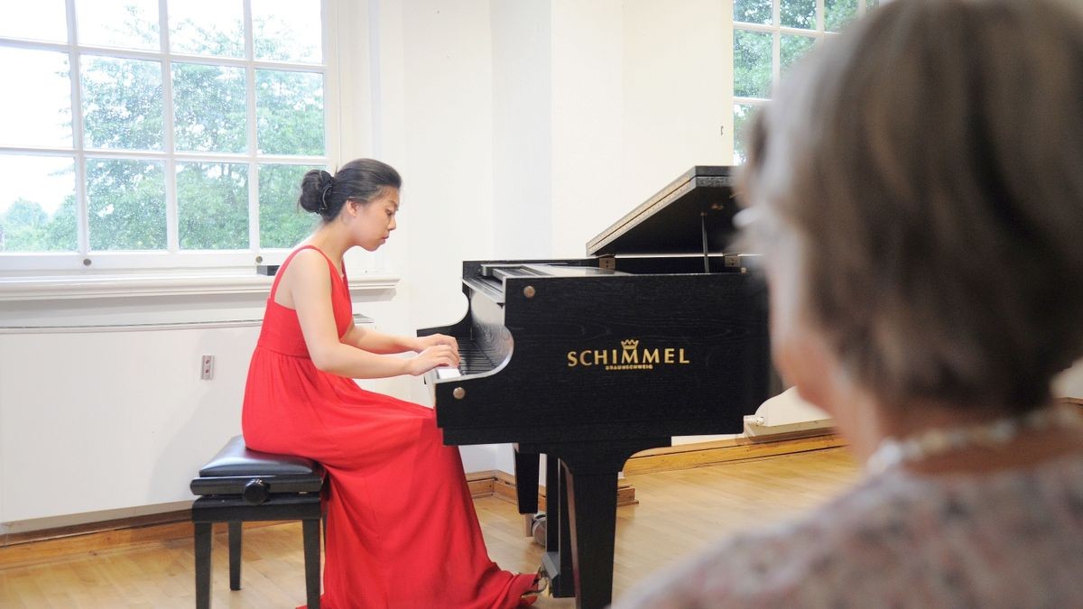 Lisa Zhu erntet viel Applaus im Schlösschen Borghees