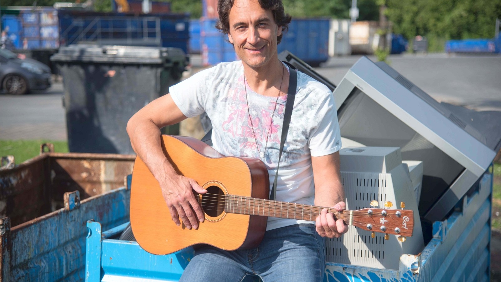 Thomas Sterner singt gegen Vermüllung im Stadtteil an