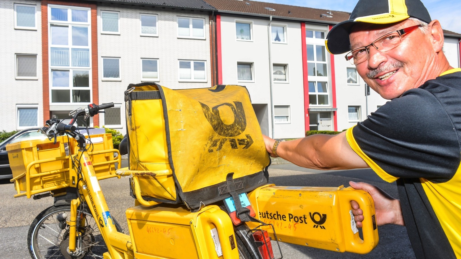 Ein Jubilar in Schwarz-gelb – 45 Jahre als Postbote