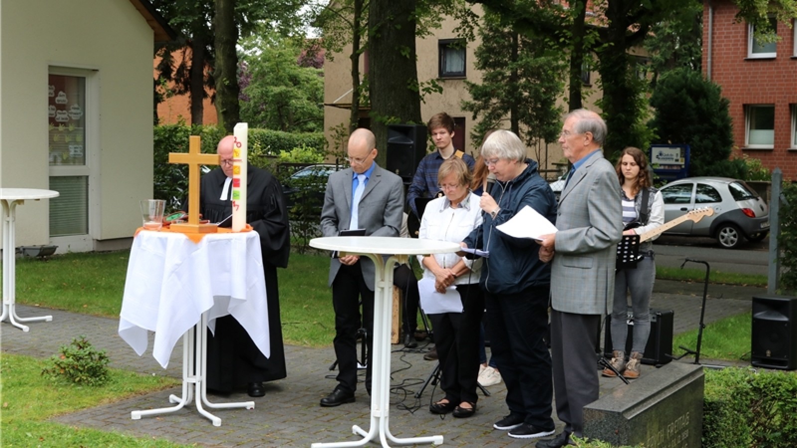 Pastor Markus Lenz erklärt, wie man das Zeitliche segnet