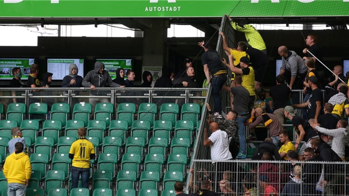 VfL – Video zeigt Angriff vor dem Gästeblock auf die Polizisten