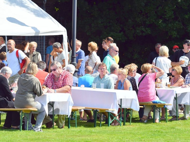 Carlo Graf von Westerholt öffnete seine Grünanlage