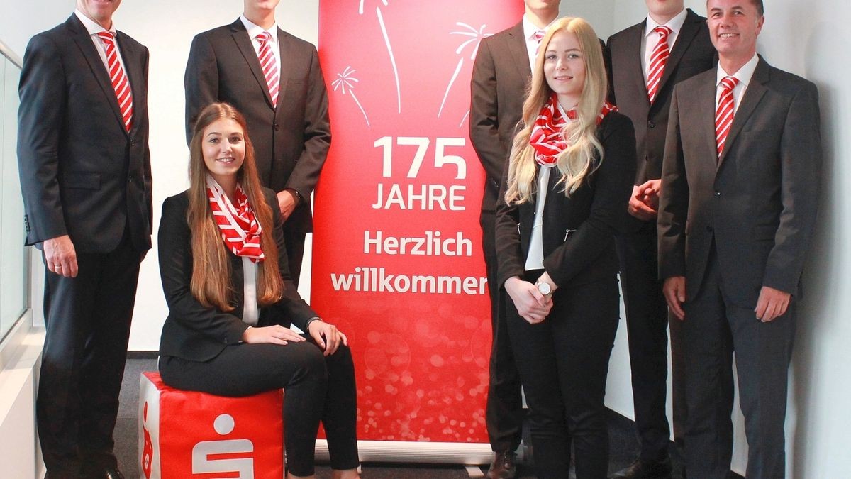 Sparkasse Lippstadt begrüßt fünf neue Auszubildende