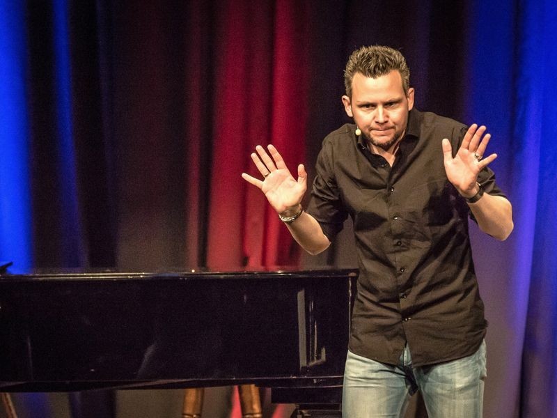 Kabarettist Tobias Mann kommentierte in Rees die Bundestagswahl