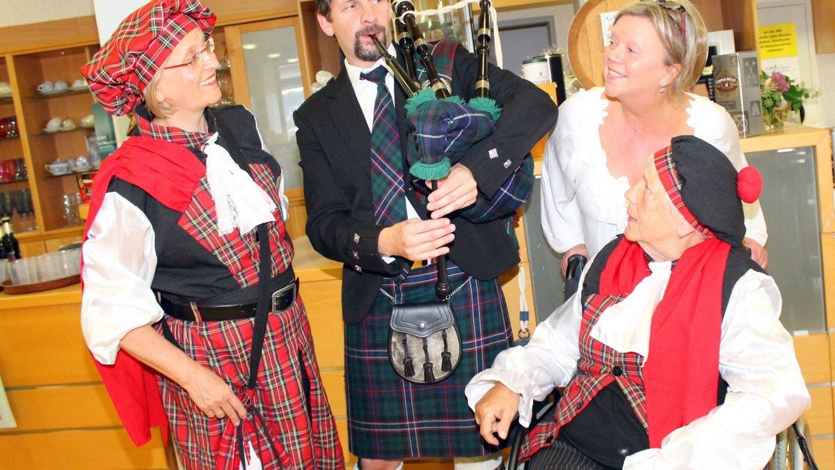 Schotten tragen in Schwelm Boxershorts unterm Rock