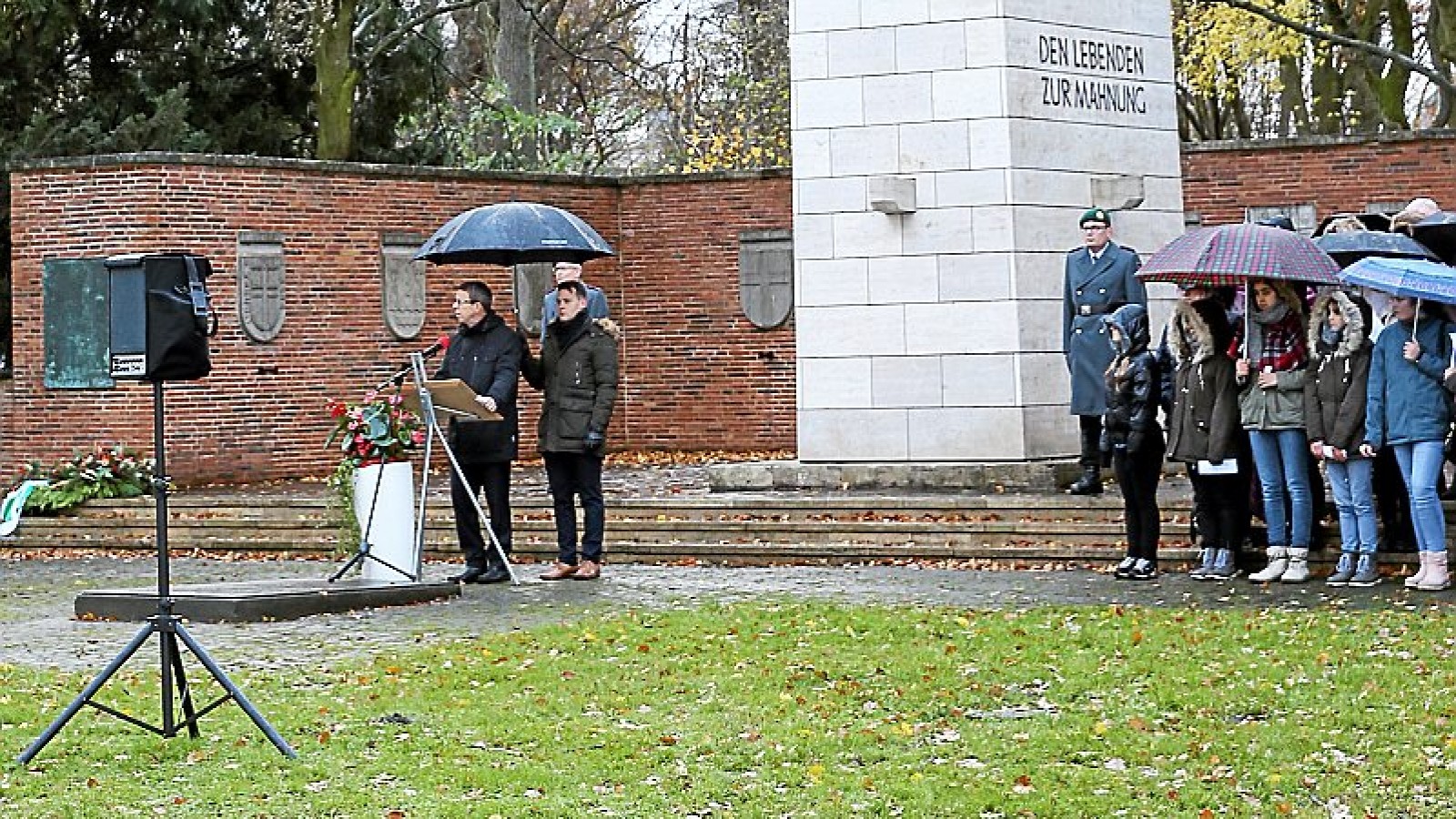 Volkstrauertag – 150 Wolfsburger gedenken der Toten