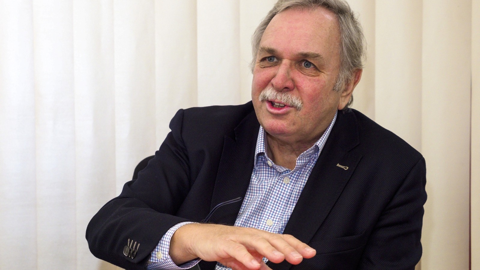 Peter Piasecki drückt die Daumen aus einer neuen Perspektive