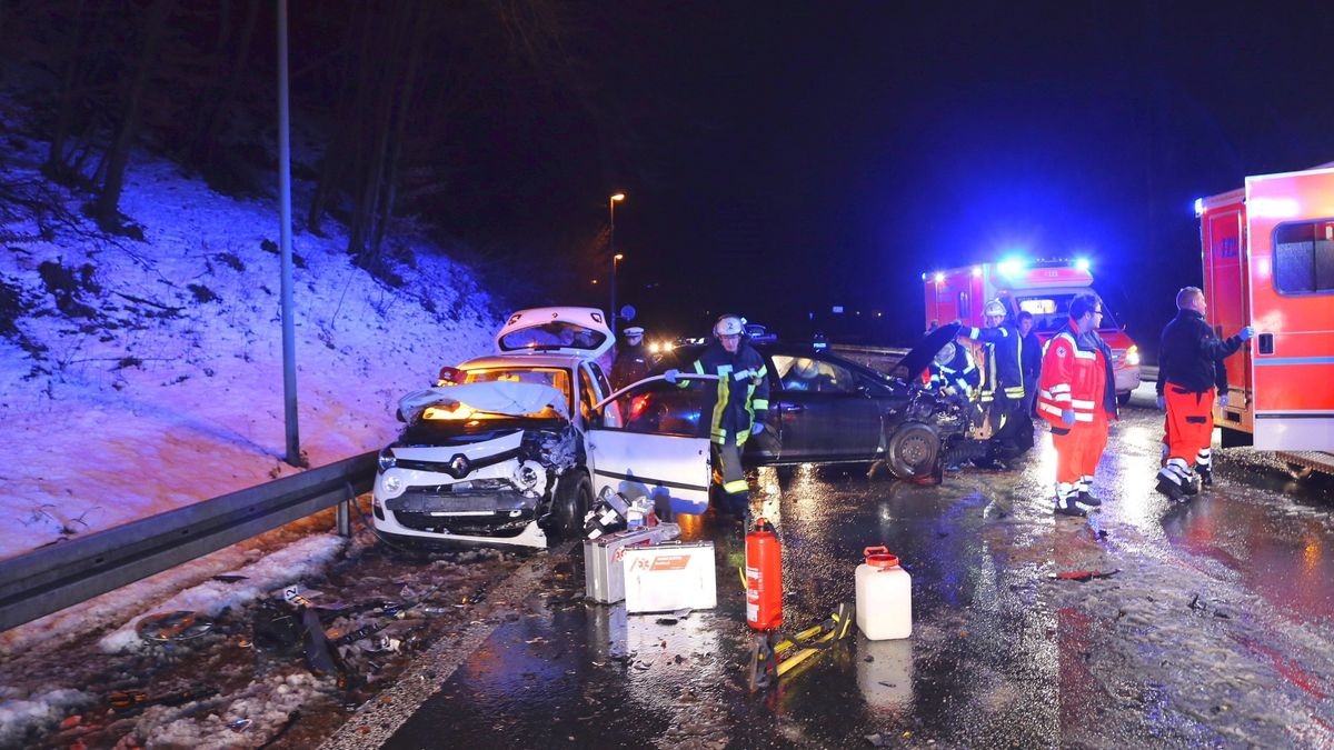 Drei Verletzte bei schwerem Unfall in Hagen-Holthausen