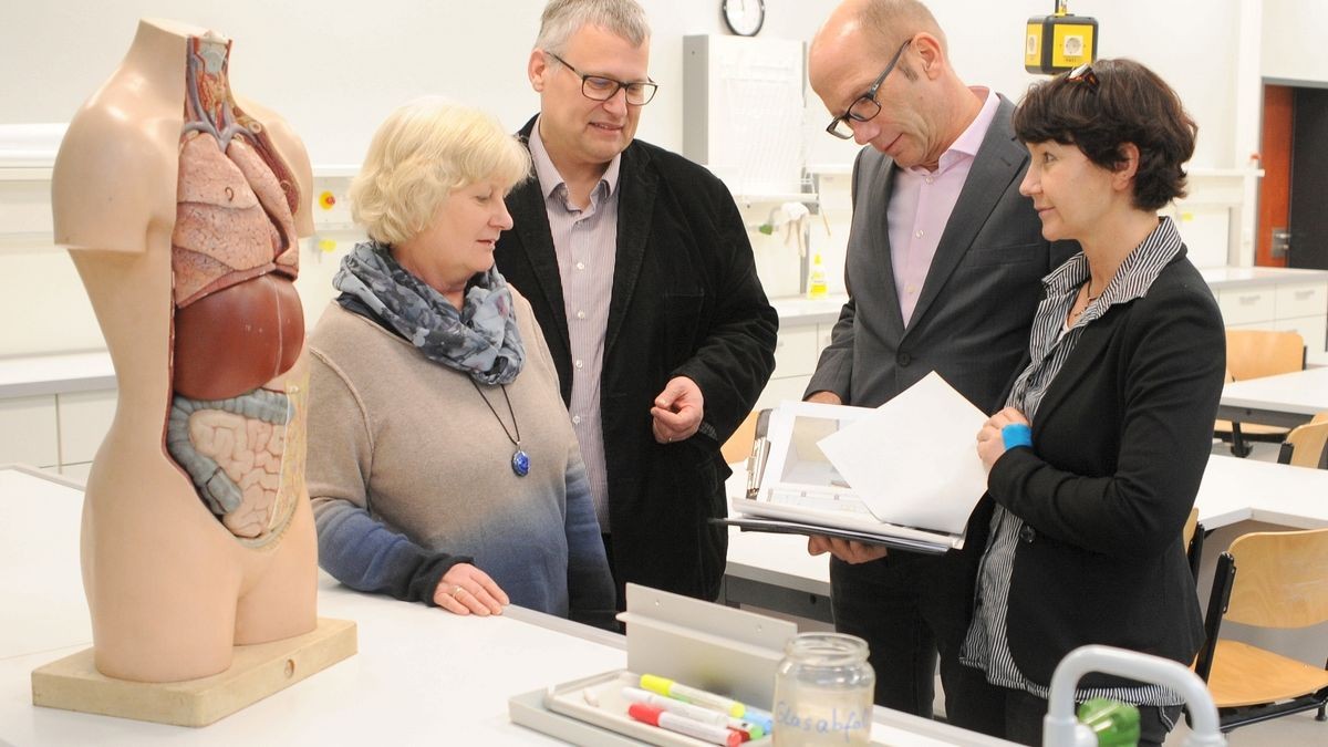 Neuer Biologie-Raum im Georg-Forster-Gymnasium ist fertig