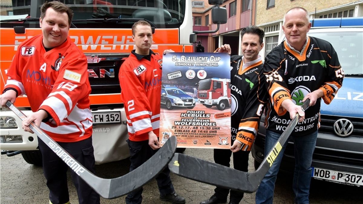 Polizei und Feuerwehr auf dem Eis