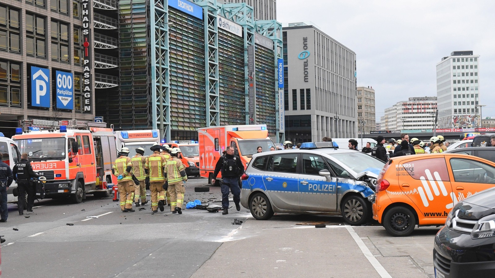 Autofahrer stirbt in Berlin nach Unfall mit Polizeiwagen