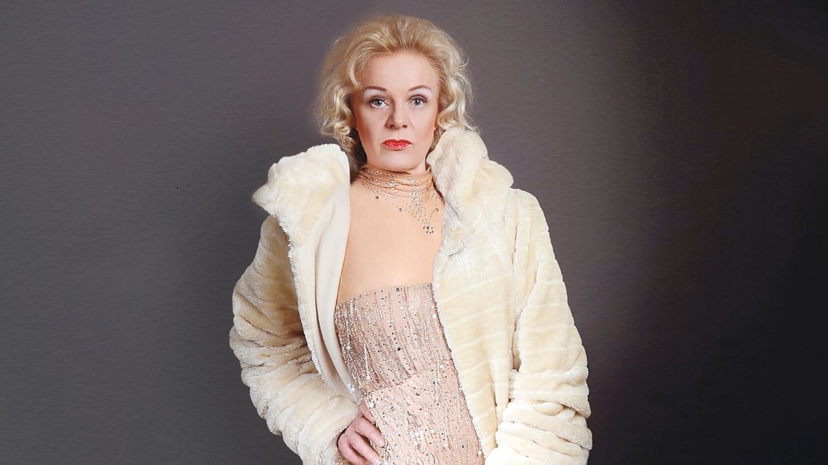 Karin Westfal als Marlene Dietrich im Engelsaal