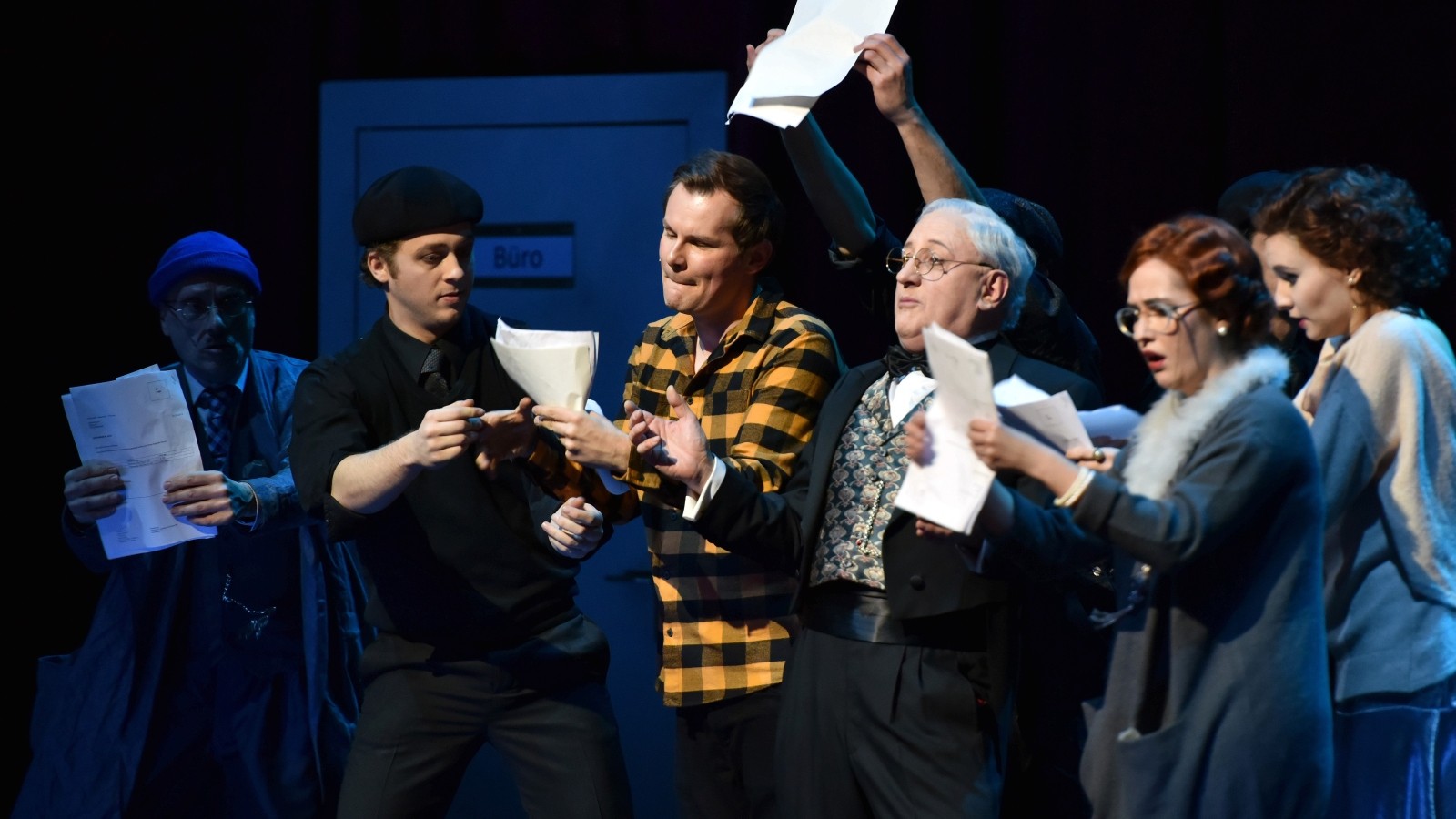 Kika-Moderator erklärt Kindern die Oper im Theater Duisburg