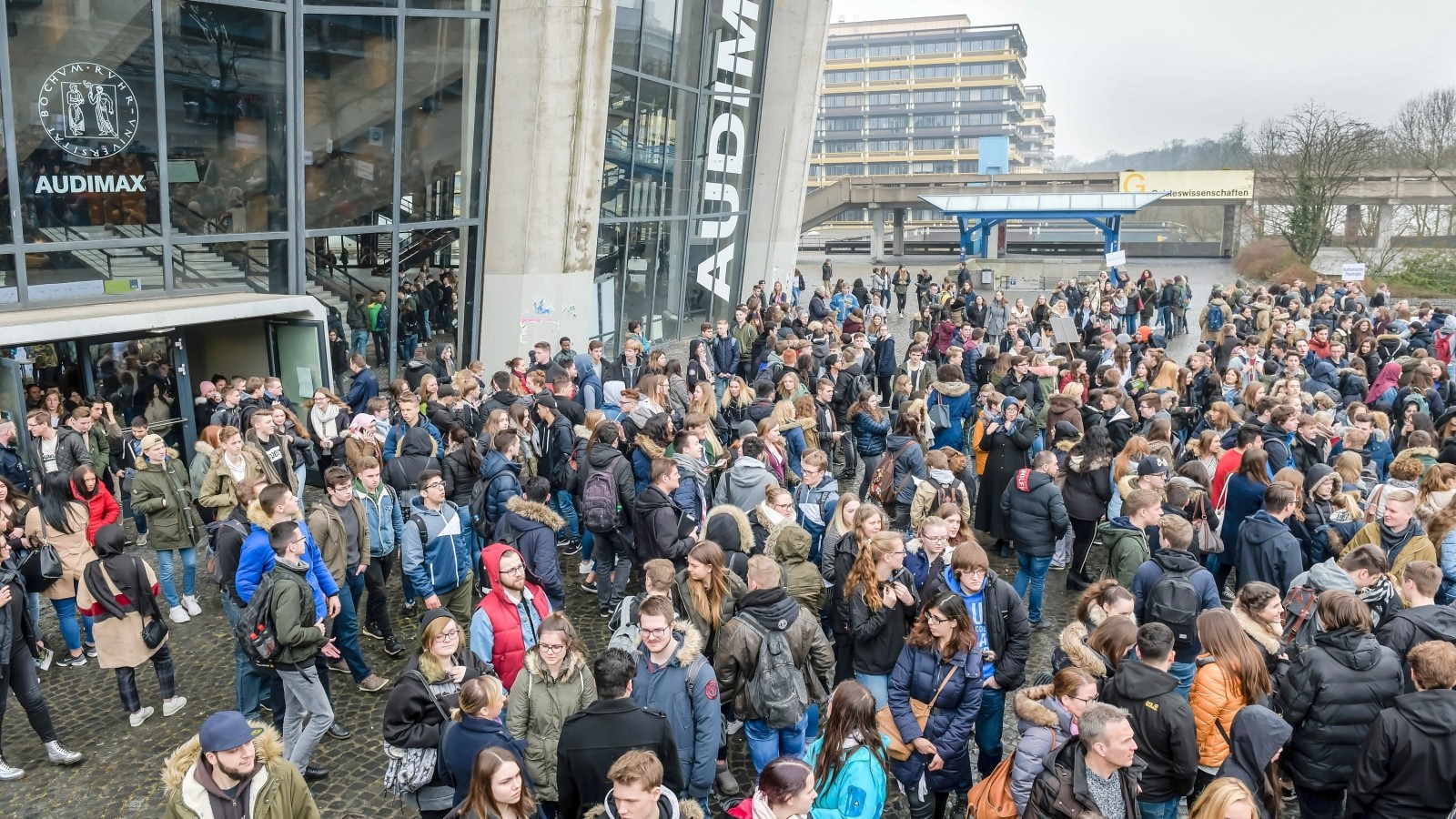 Studienanwärter lernen RUB-Campus und Fachbereiche kennen