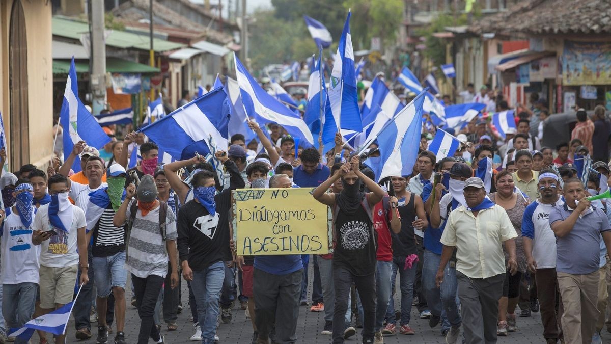 Boelerin Christina Cappello mitten in den Unruhen Nicaraguas