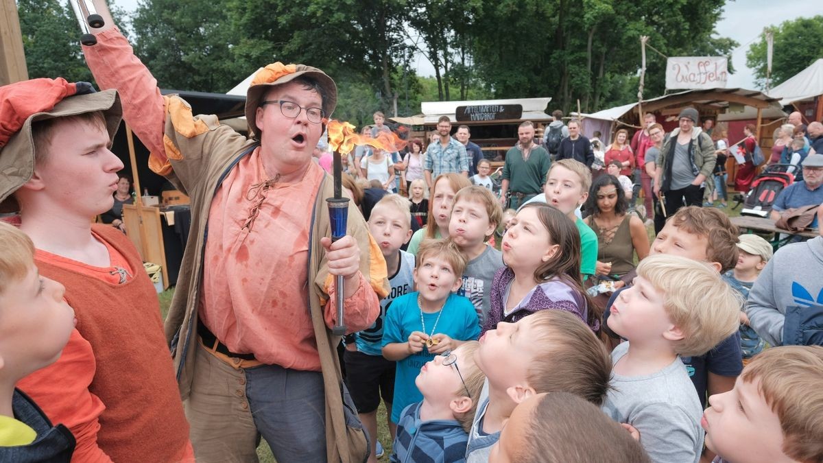 Wikinger landen am Kemnader Stausee