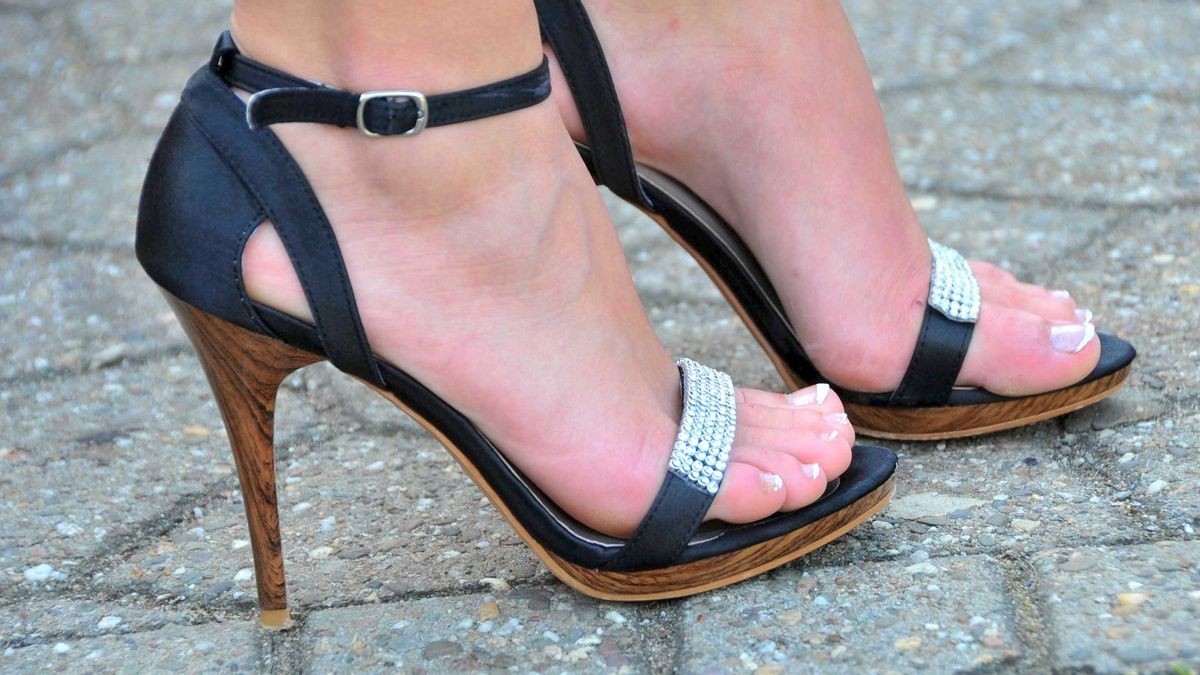 Paul Ziemiak auf Stöckelschuhen und Staatsbesuch Paul Ziemiak auf Stöckelschuhen und Staatsbesuch
