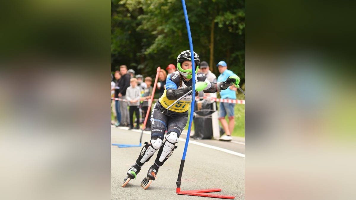 Über 60 Läufer beim Inline-Slalom in Rückershausen