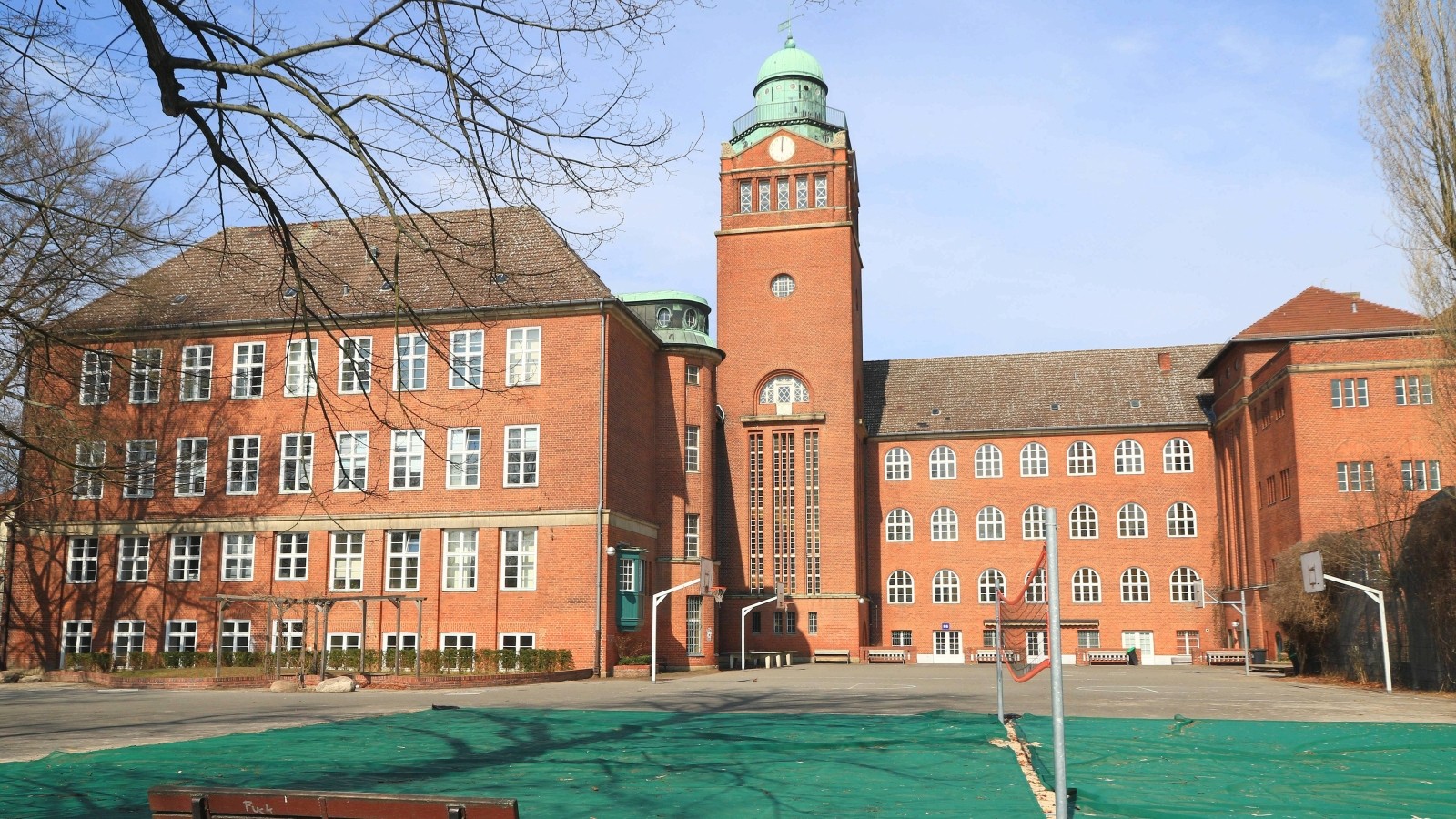 Marode Schule – Eltern setzen Land und Bezirk unter Druck