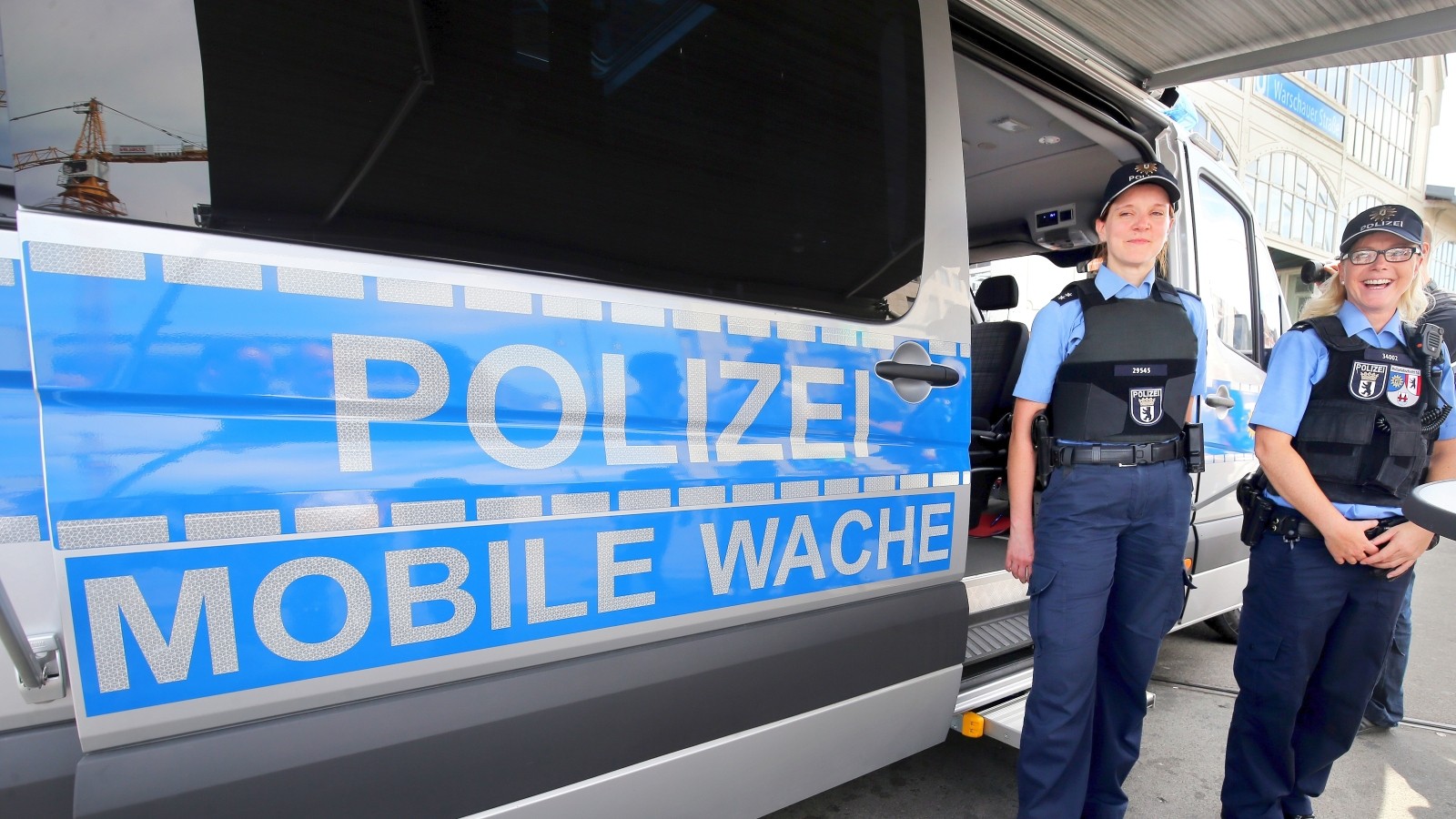Berliner Polizei bekommt neue Waffen und Schutzwesten