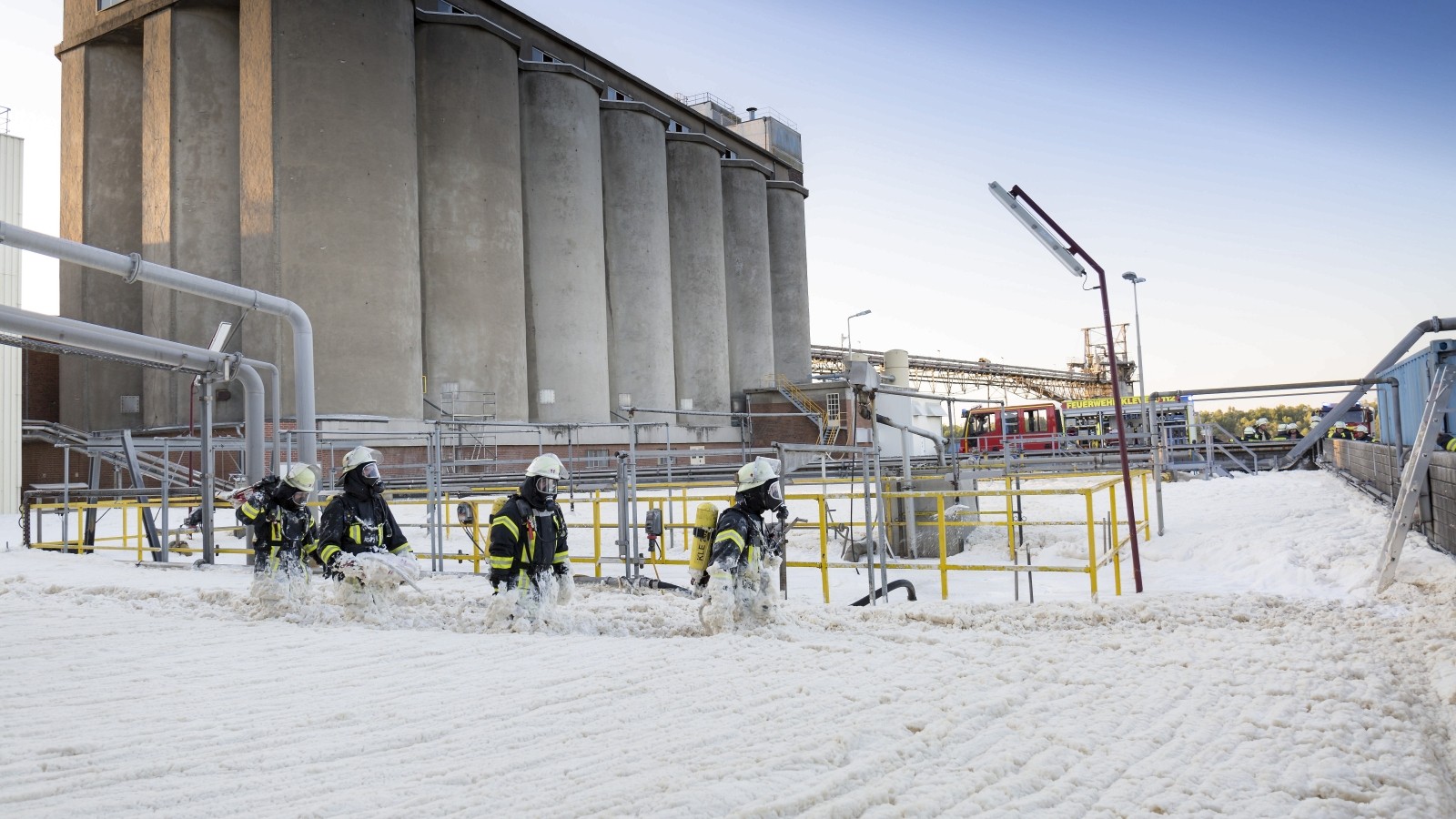 Brand in der Ölmühle Spyck in Kleve-Griethausen