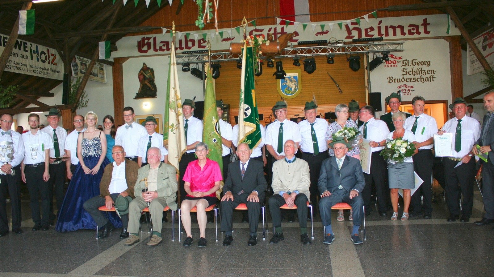 Orden für hervorragende Verdienste verliehen