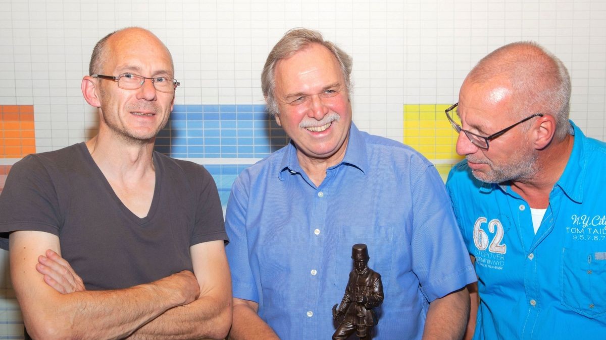 Ungewöhnlicher Schwimm-Pokal wandert ins Heimatmuseum