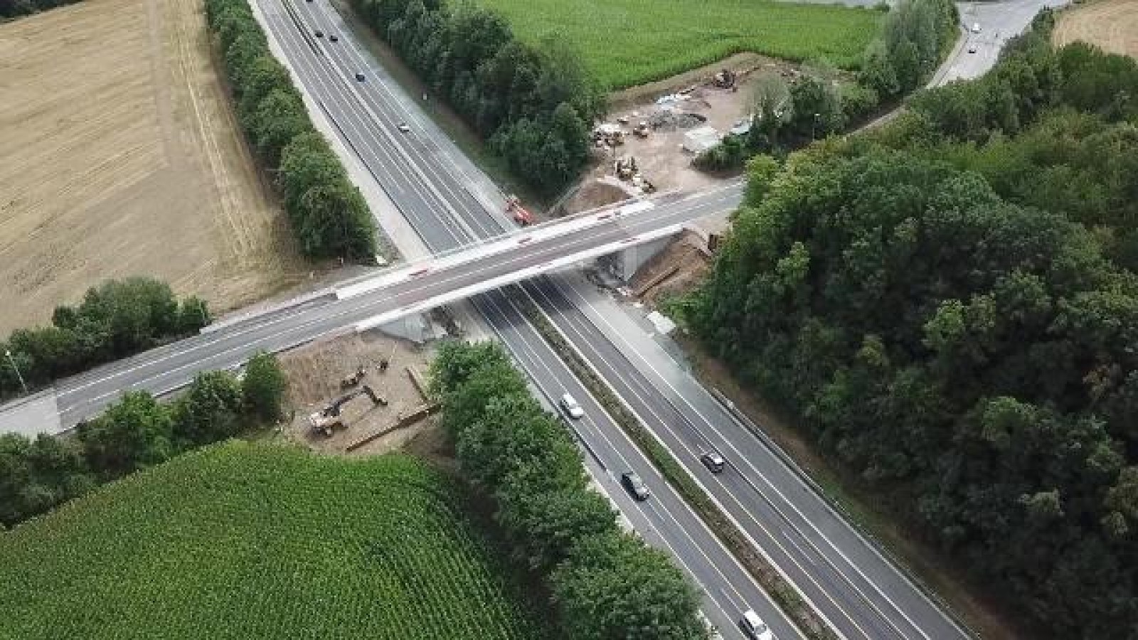 Video: So sieht die fertige Lego-Brücke über der A46 aus