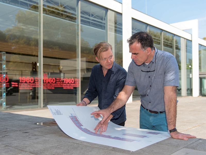 Jochen Gerz verwandelt Lehmbruck-Museum in ein riesiges Buch