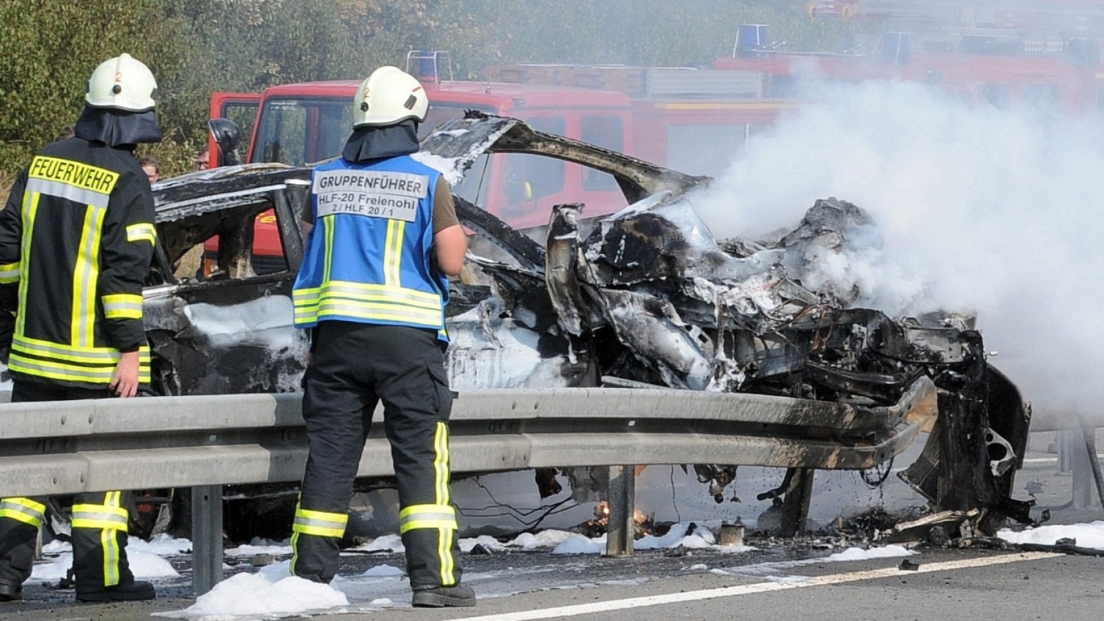 Tödlicher Unfall auf der A46 - Fahrer aus Pkw geschleudert