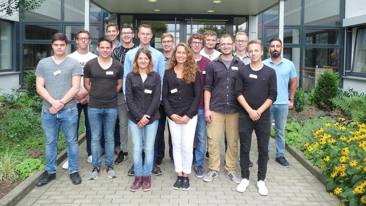 Infineon stellt neue Auszubildende in Warstein vor