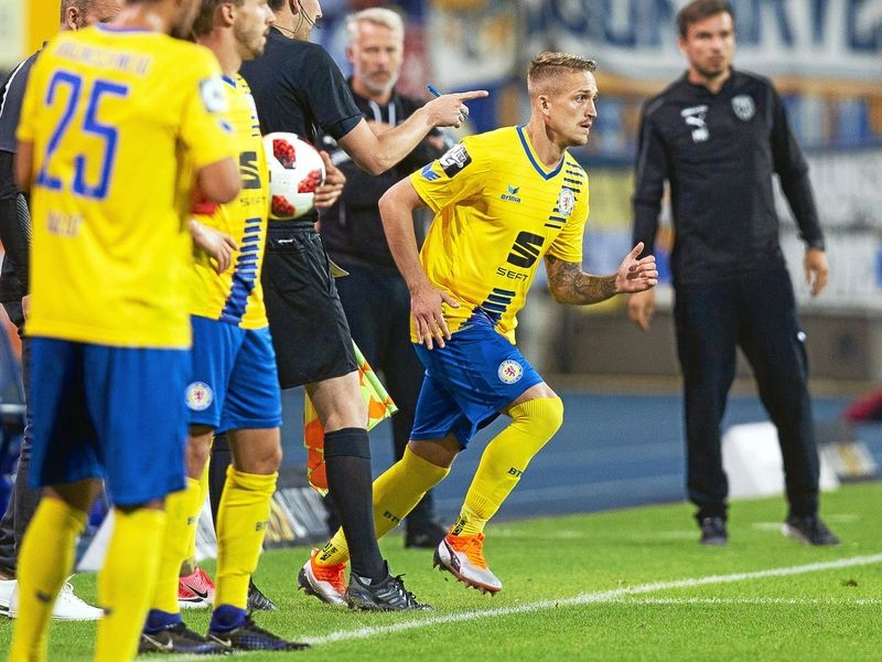 Janzer hat bei Eintracht eine Chance auf Startelfplatz