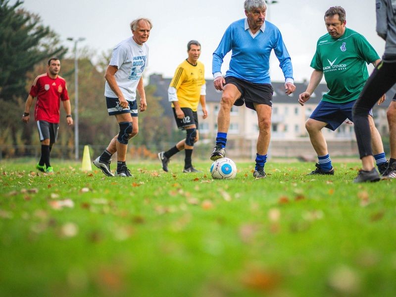 „Walking Football“ kommt ins Ruhrgebiet: Fußball ohne Rennen