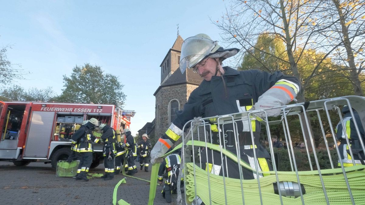 Großübung in Byfang: Feuerwehr rettet Kinder