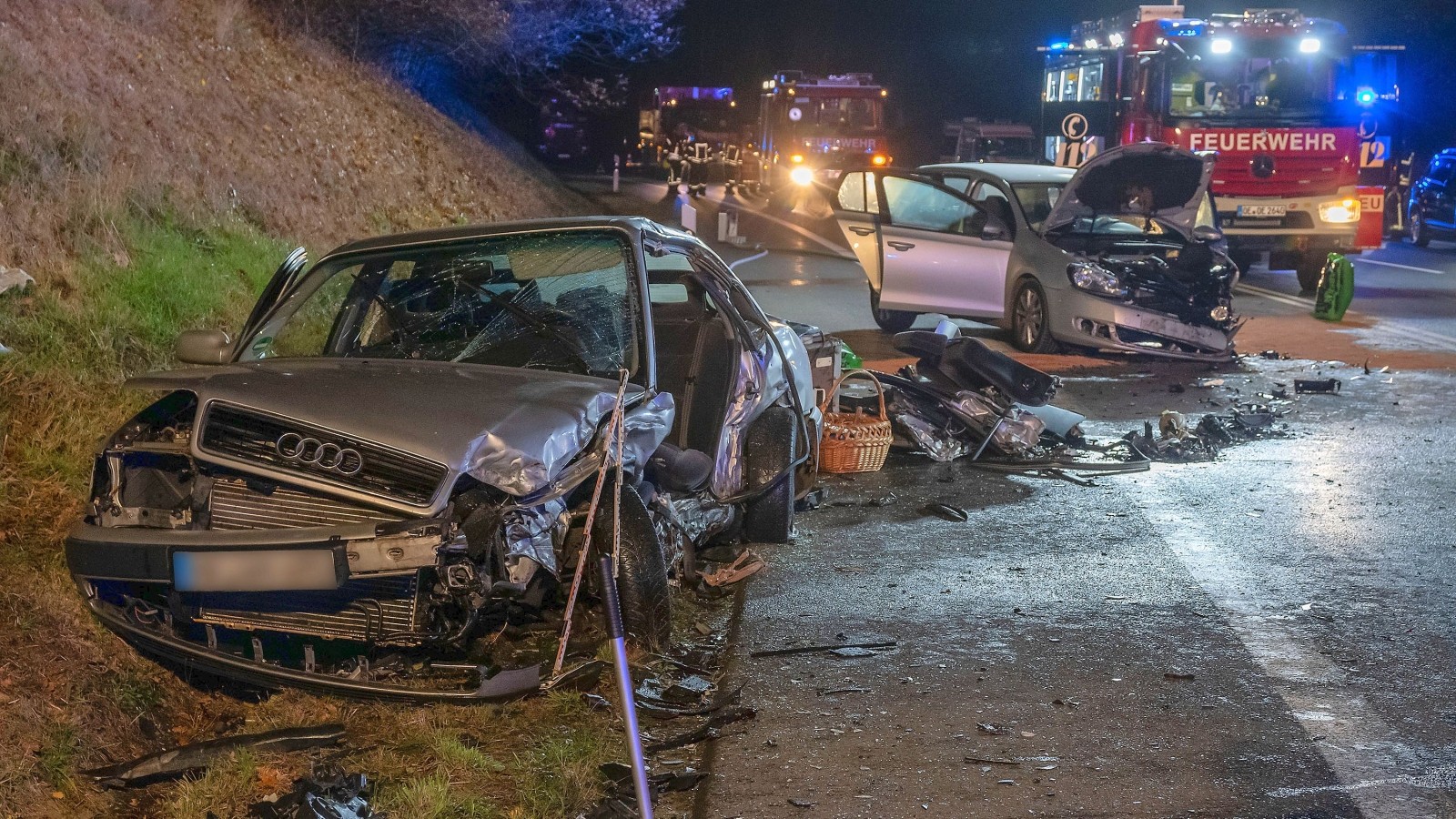Schwerer Verkehrsunfall mit fünf Verletzten bei Olpe-Rhode