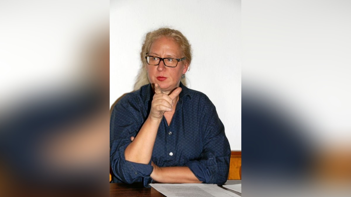 Schauspielerin Anna Polke liest Texte von Windhäuser Bürgern